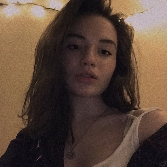 Ariel's Closet (@ariel_febus) | Poshmark